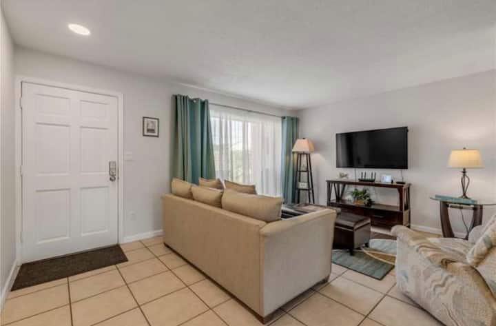 Beach Retreat, Steps To Surf - New Smyrna Beach, FL