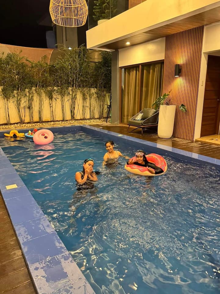 Home Jacuzzi And Pool Beachfront - Laiya
