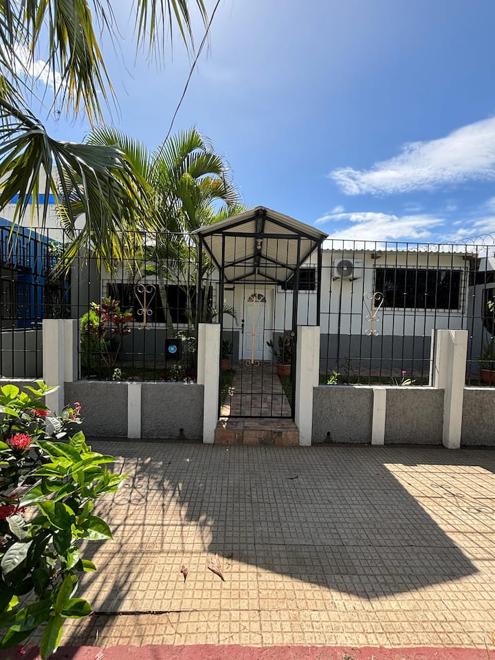 La Casa De La Abuela - Santa Ana