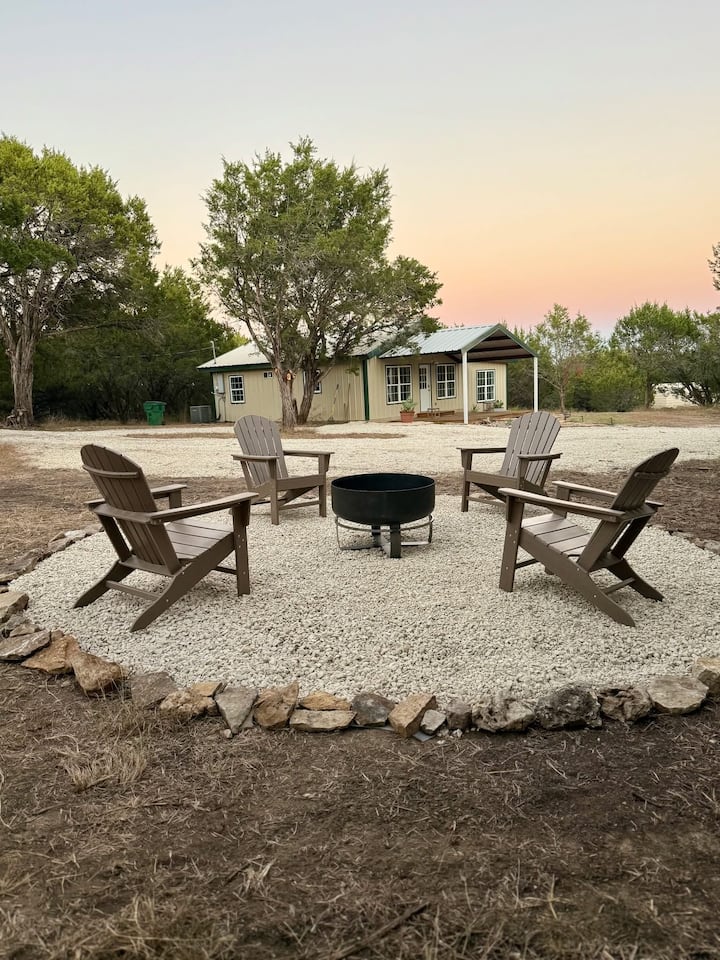 Unique, Fun, Country Cabin- 2.5 Miles To Downtown! - Glen Rose, TX
