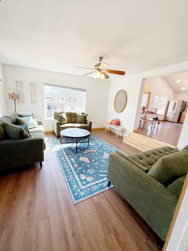 Unique, Fun, Country Cabin- 2.5 Miles To Downtown! - Glen Rose, TX