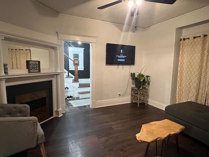 Capitol View House: Private Room - Des Moines, IA