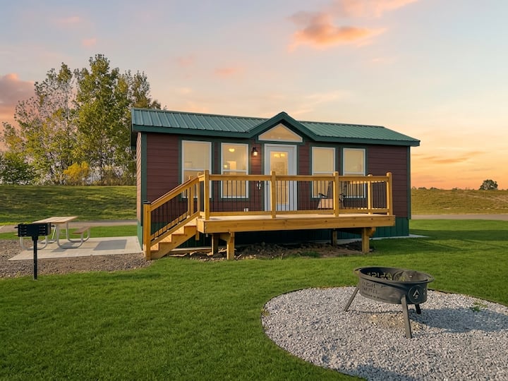 Deluxe Cabin W/ Pool & Hot Tub Access | Sleeps 6 - Ionia State Recreation Area, Saranac