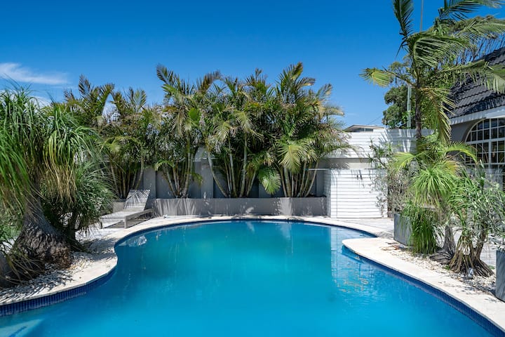 Victoria - Luxury Family Home With Pool Near Beach - Sydney