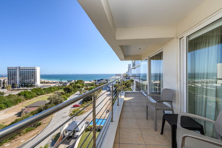 Luxurious Ocean-view Apartment - Port Elizabeth