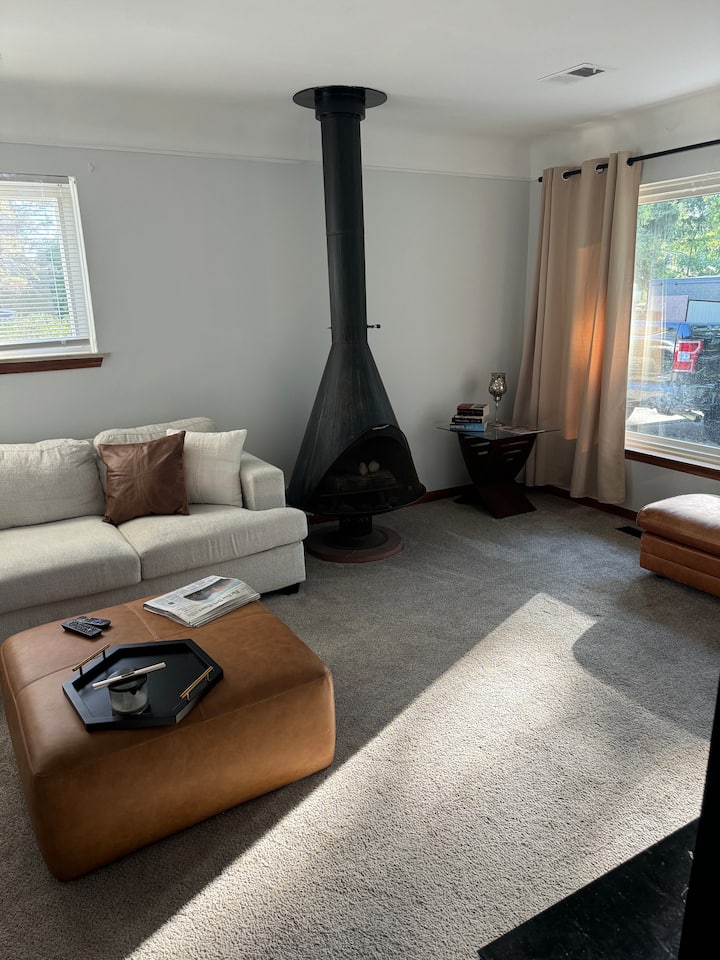 Suburban Cottage Near Downtown Berkley - Royal Oak, MI