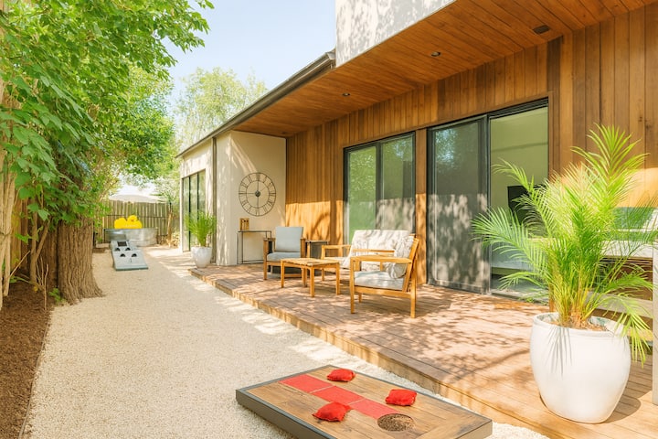Pet Friendly Art Casa With Heated Pool & 6 Beds - Austin