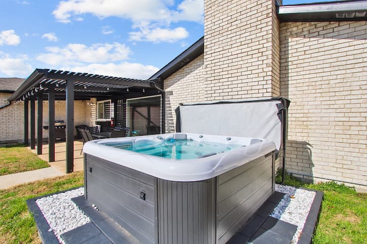 4/2  House In The Colony With  Pool & Hot Tub - The Colony, TX