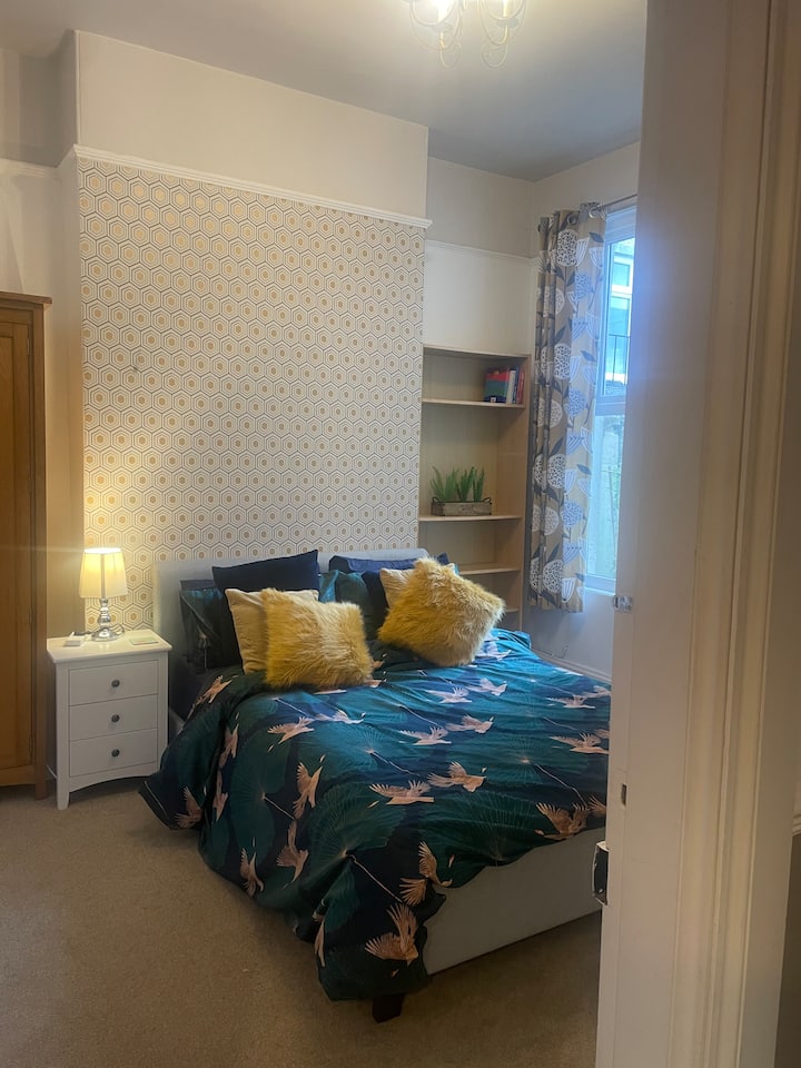 Spacious Relaxed Double - Plymouth
