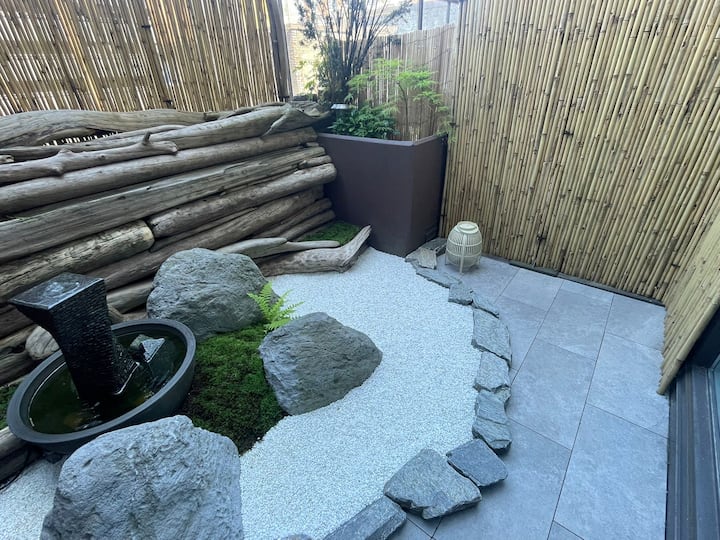 Spa Retreat W/ Steam Room Near Seawall + Balcony - Vancouver