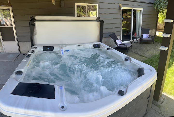 Luxury Country Home-w- *Hottub And Gym* *Sleeps 5* - Coquitlam
