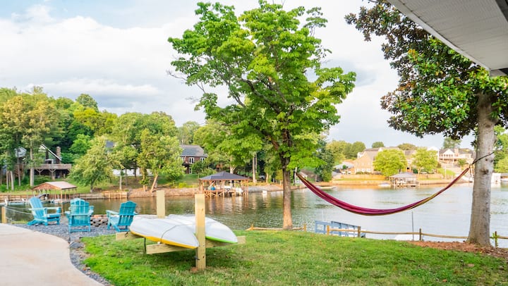 Lakefront Home W/dock, Kayaks, & Paddle Boat - Lake Hickory, NC
