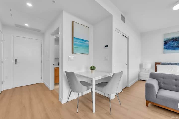 Brand New 1b Stuido - Burnaby