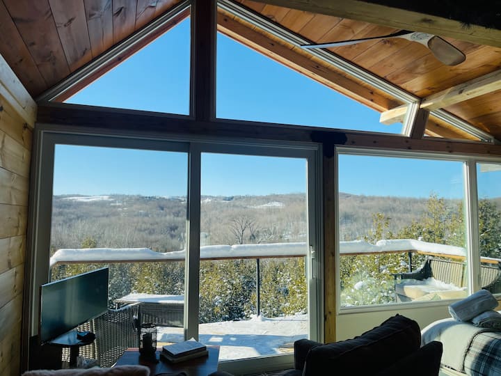 "Skyfall"
Off-grid Cabin - Creemore