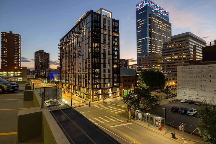 14th | 2br | Sky Suite | Downtown West - Minneapolis, MN