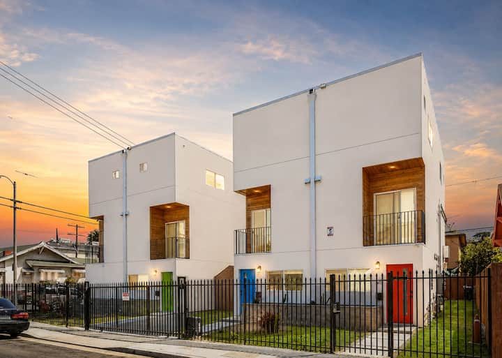 Spacious 4br Townhouse With Free Parking, Near Dtl - Los Angeles