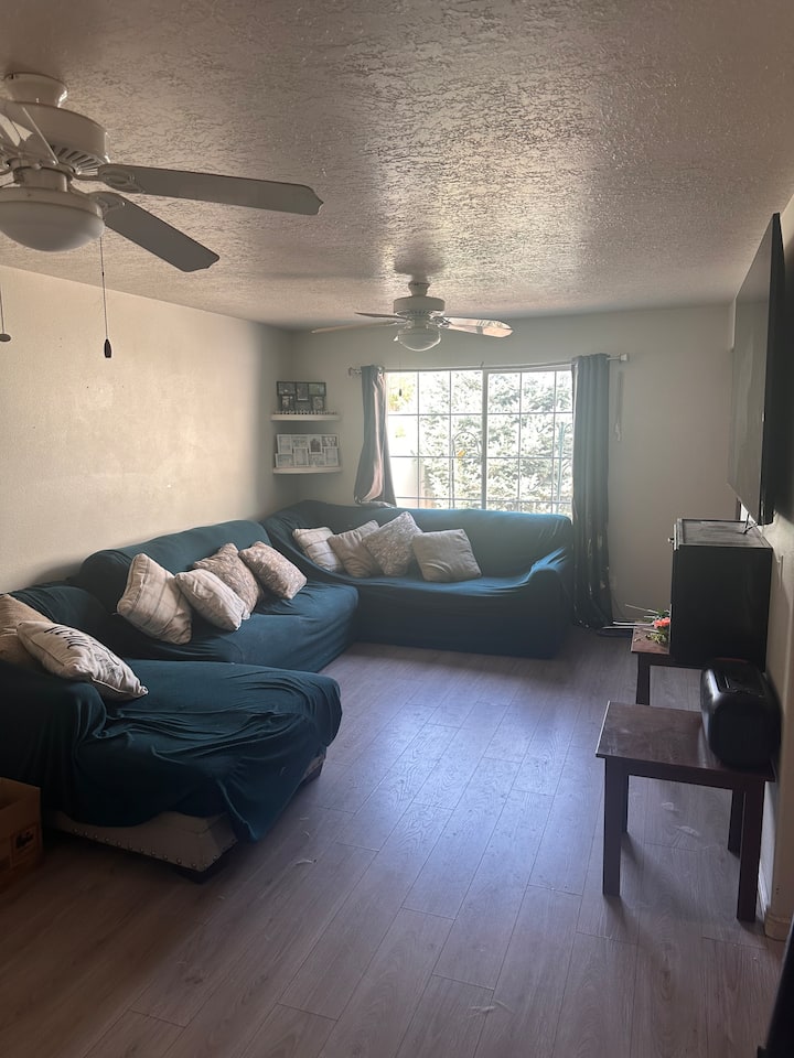 Cozy 3br Townhome Near Airport W/ Backyard - Provo, UT