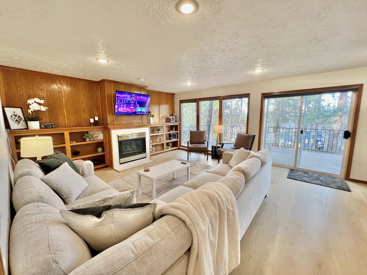 Bright & Peaceful Home | Workspace | Hiking Trails - Spokane Valley, WA