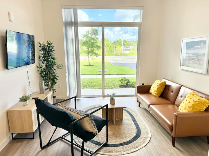 Luxury & Modern 2bed/1bath Palm Beach - Pool & Gym - West Palm Beach, FL