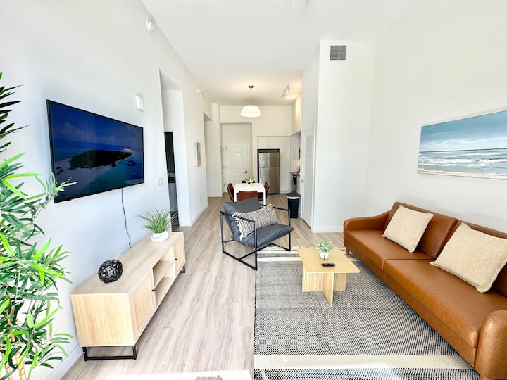 Luxury & Modern 2bed/1bath Palm Beach - Pool & Gym - West Palm Beach, FL