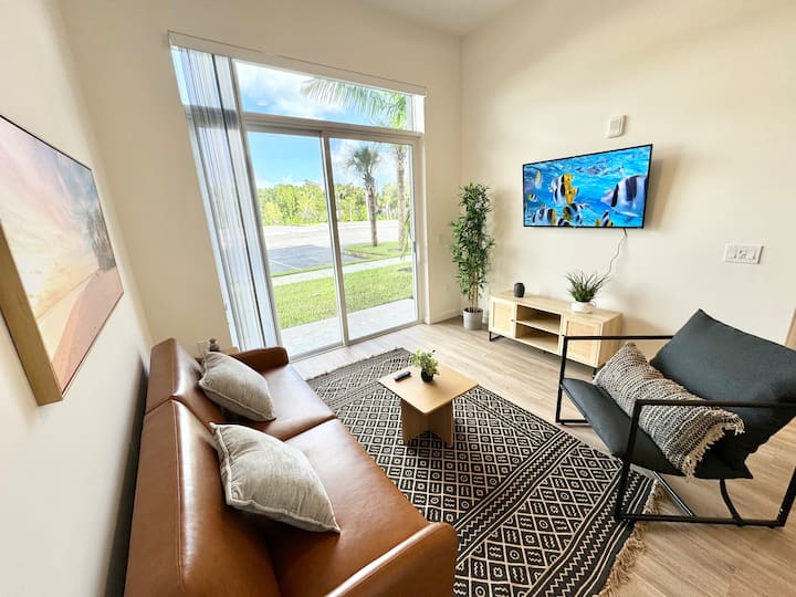 Luxury & Modern 2bed/1bath Palm Beach - Pool & Gym - West Palm Beach, FL