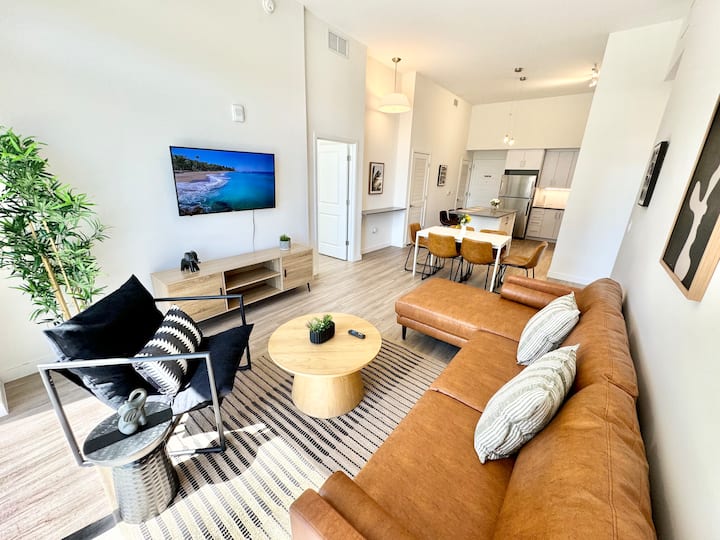 Luxury & Modern 2bed/2bath Palm Beach - Pool & Gym - West Palm Beach, FL