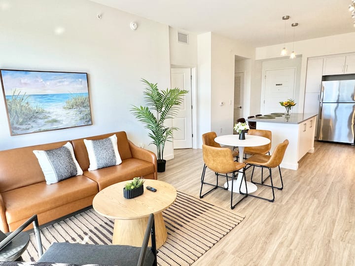 Luxury & Modern 2bed/2bath Palm Beach - Pool & Gym - The Bahamas
