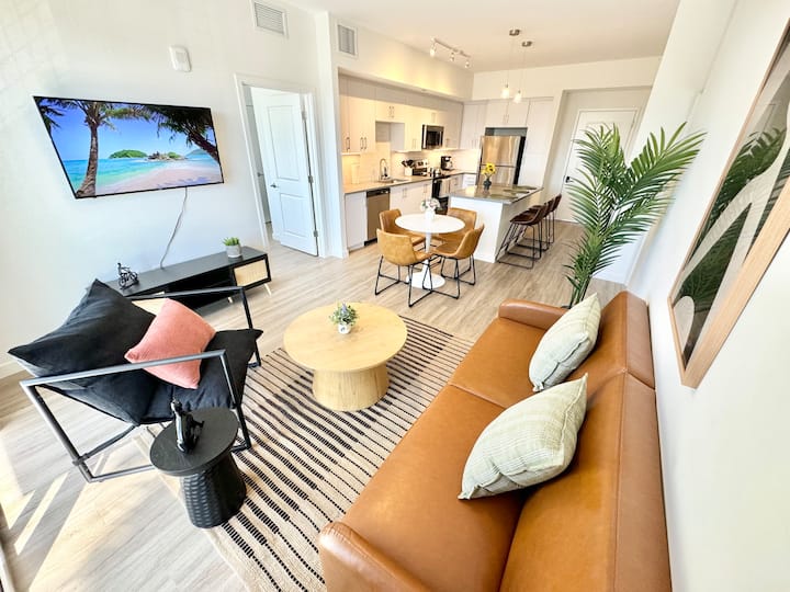 Luxury & Modern 2bed/2bath Palm Beach - Pool & Gym - West Palm Beach, FL