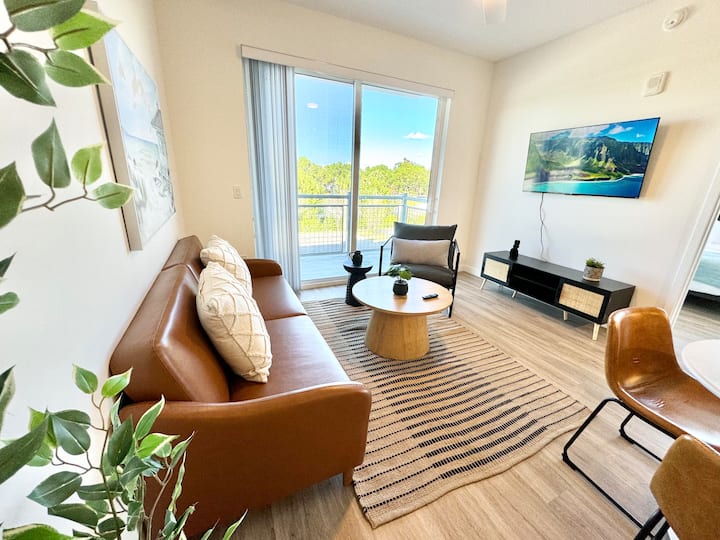 Luxury & Modern 2bed/2bath Palm Beach - Pool & Gym - West Palm Beach, FL