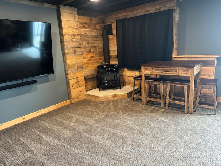 Luxury Private 2-acre Retreat - Hammond, WI