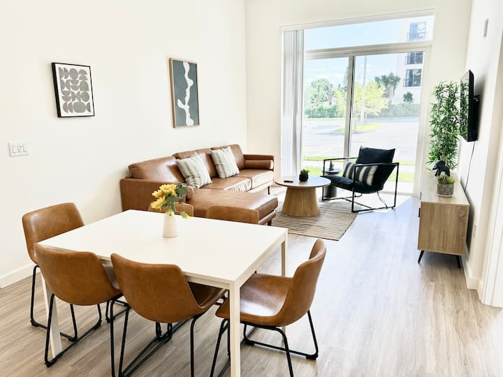 Luxury & Modern 2bed/2bath Palm Beach - Pool & Gym - West Palm Beach