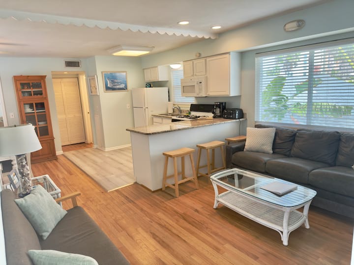 May Special! Royal Palm 
Steps To The Beach - Clearwater Beach, FL