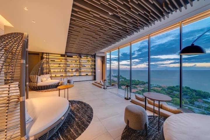 Seaview Condominium - Pattaya