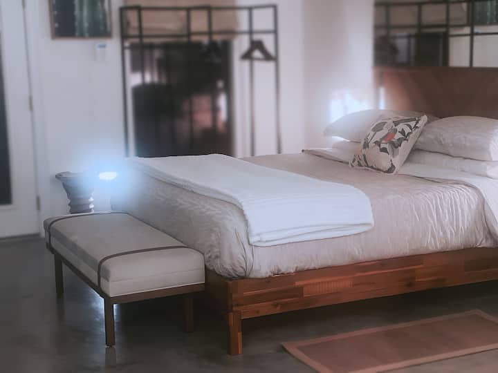 Lost Pines Cozy Cabin: Goats • Forrest • Hot Tub - Texas