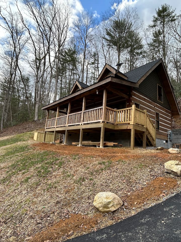 Newly Built Authentic Log Cabin - Townsend, TN