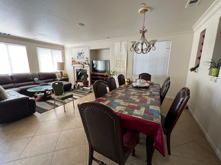 Comfy Rooms In House 爱来居 - Salinas, CA