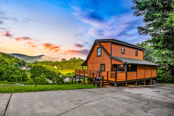 Smoky Peak Retreat | Views | Hot Tub | 4m Dwood - Pigeon Forge, TN
