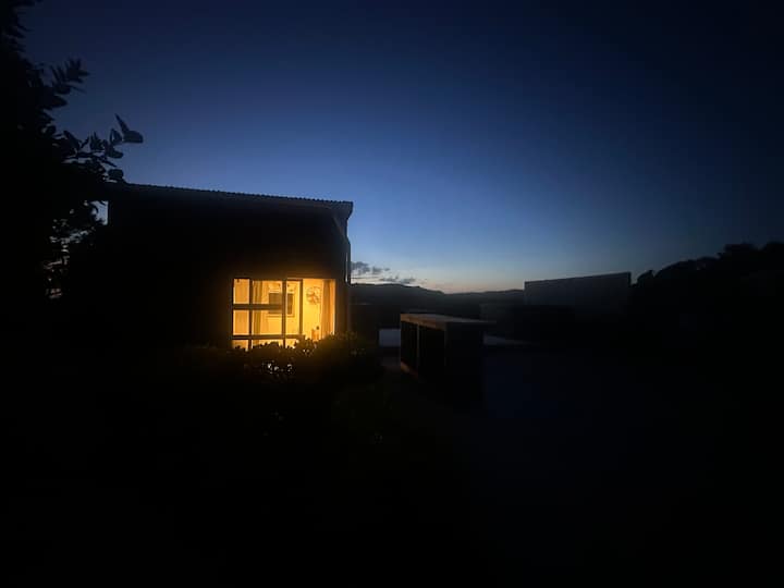 Tiny House Peaceful Oasis: Escape, Recharge - Auckland