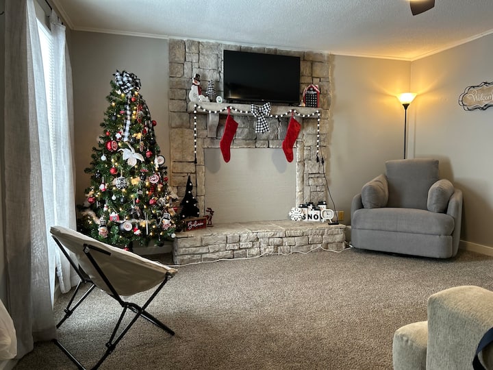 Cozy Cottage On Suddarth - Liberty, MO