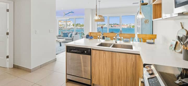 Luxury Ocean Front Corner Unit - Aruba