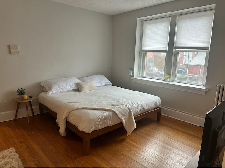 Serene Nordic Studio Escape *King Bed* - New Haven, CT