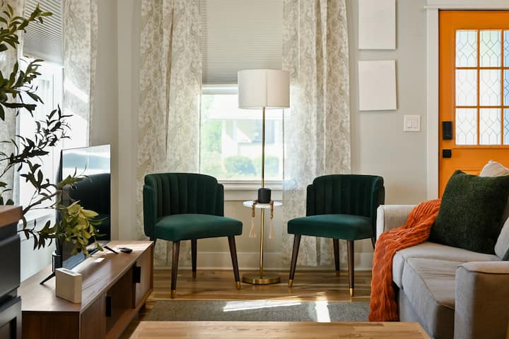 Beautiful Sleeps 4 1905 House Walkable - Kansas City, MO