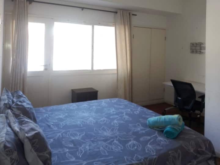 Large Room With Balcony In The Middle Of Maputo - Maputo