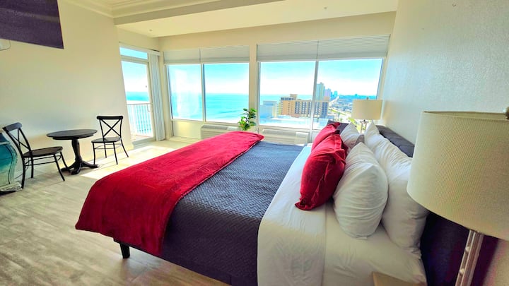 Penthouse With Panoramic Views - Daytona Beach, FL