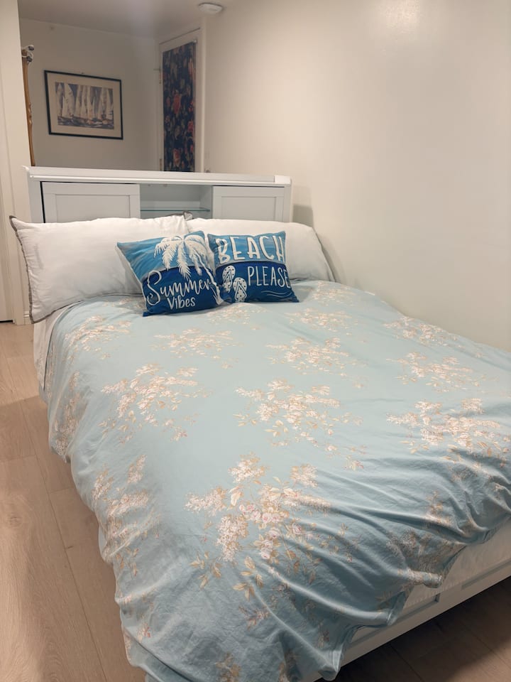 Ground Floor Beach Town Studio - Laguna Beach