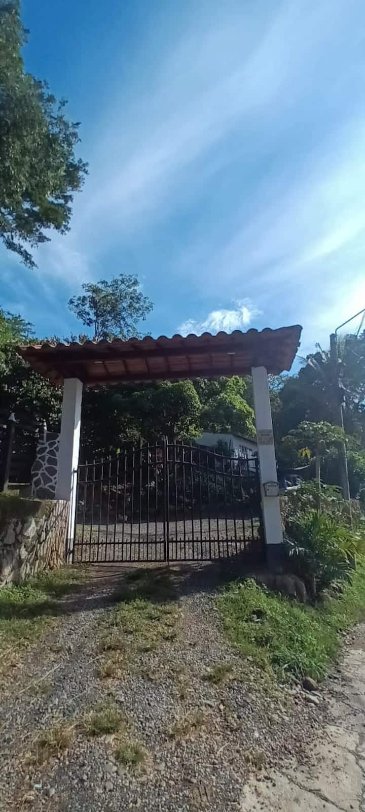 Casa Campestre Plan Familiar - Capac. 6 Huéspedes - Curití