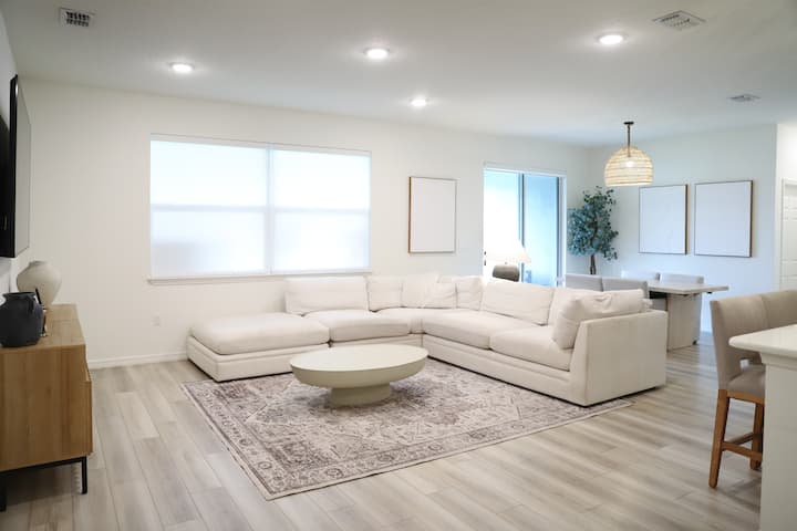 Cozy Home 15 Mins From Beach - Port St. Lucie, FL