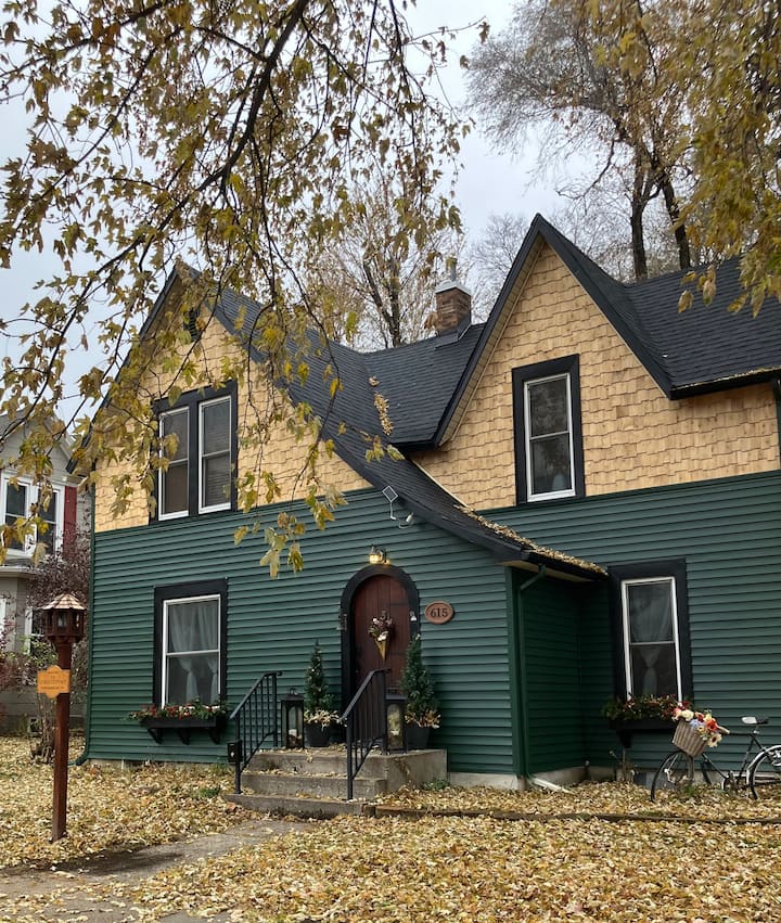 Walk Downtown
3bdrm 4 Bds 2 Bathrm
State Certified - Iowa State University, Ames