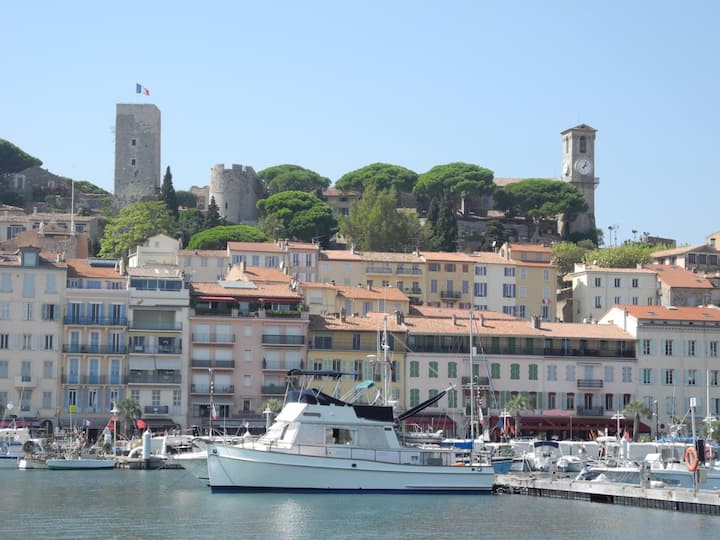Bateau à Quai 2 Cabines. Vieux Port De Cannes - Cannes