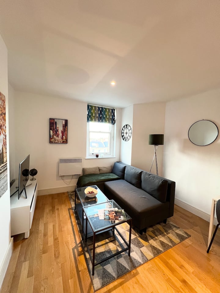 Stylish Clapham High Street Flat, 1 Min To Station - Brixton - London